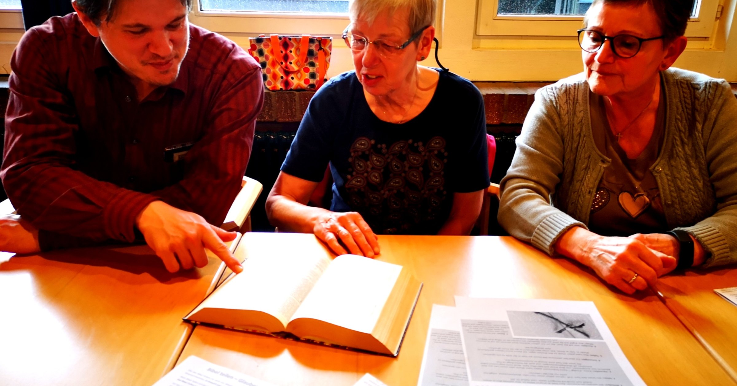 Bibel-Teilen im Pfarrheim St. Petrus | Pfarrei St. Marien Baesweiler Bibel-Teilen im Pfarrheim St. Petrus | Pfarrei St. Marien Baesweiler
